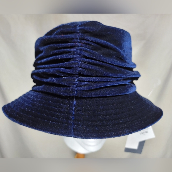 betmar | Accessories | Nwt Betmar Tanzanite Hat Is A Velvet Ruched ...